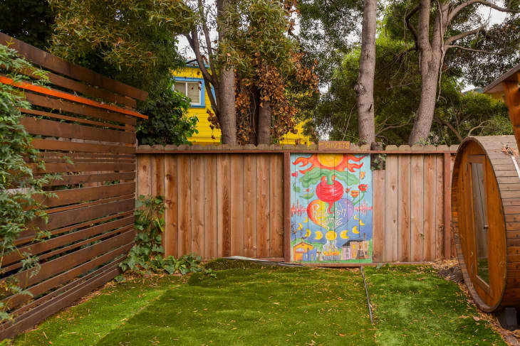 See Inside the Radish Commune in Oakland, Home to 23 People | Apartment ...