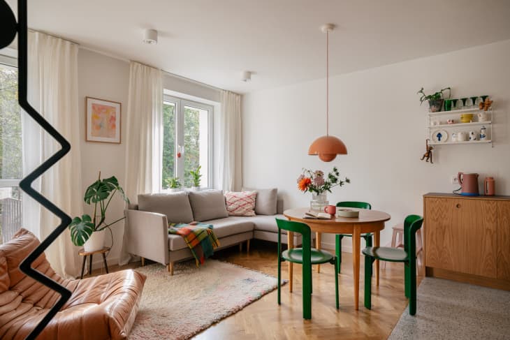 355-Square-Foot Polish Apartment With Custom Kitchen and Partition ...