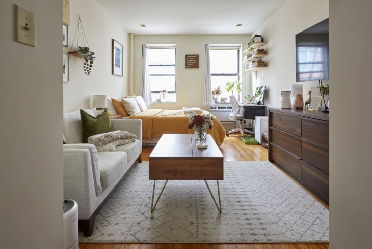 300-Square-Foot NYC Studio With Smart Small-Space Living Hacks ...
