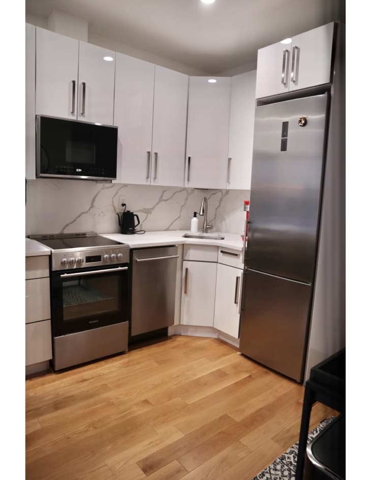 Despite Being Under 500 Square Feet, This NYC Studio Is Charming, Warm ...