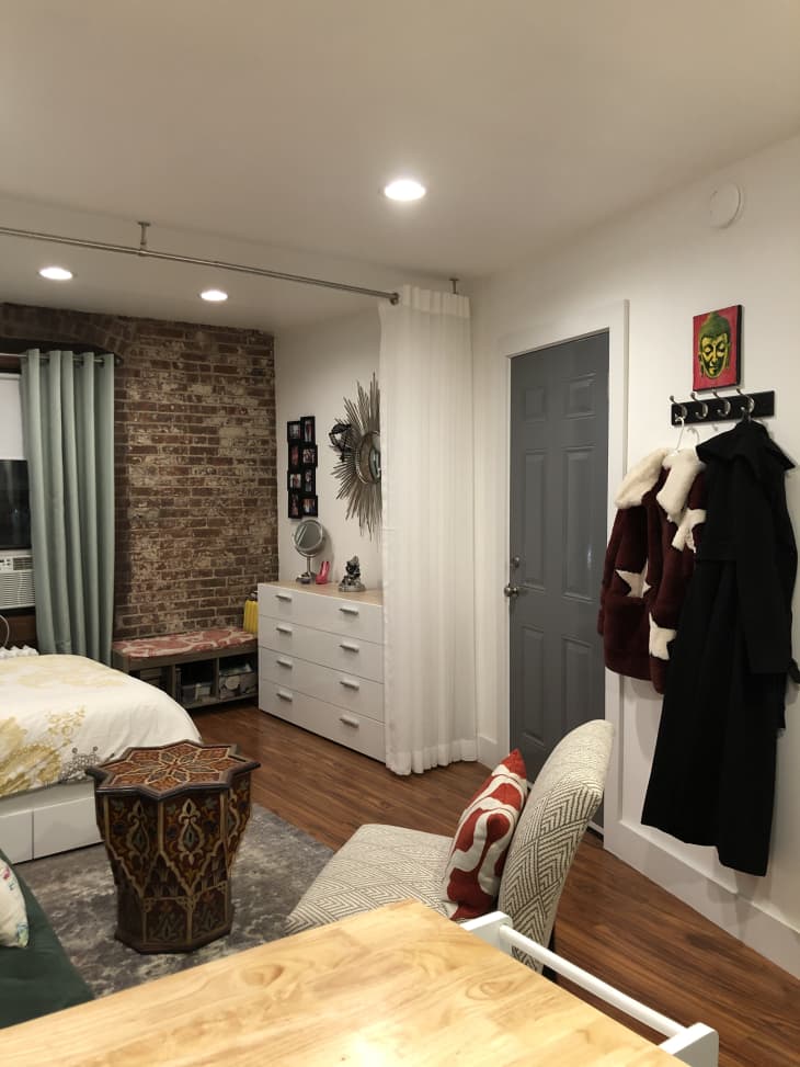 This 250-Square-Foot Studio's Solution for Dividing Space Is Easy and ...