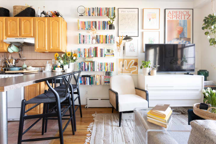 350-Square-Foot Williamsburg Studio Apartment Tour Photos | Apartment ...