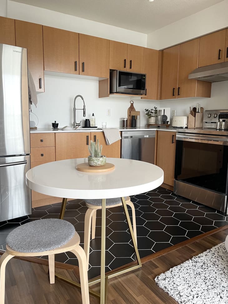 Organization Hacks Make a 400-Square-Foot Apartment Feel Big ...