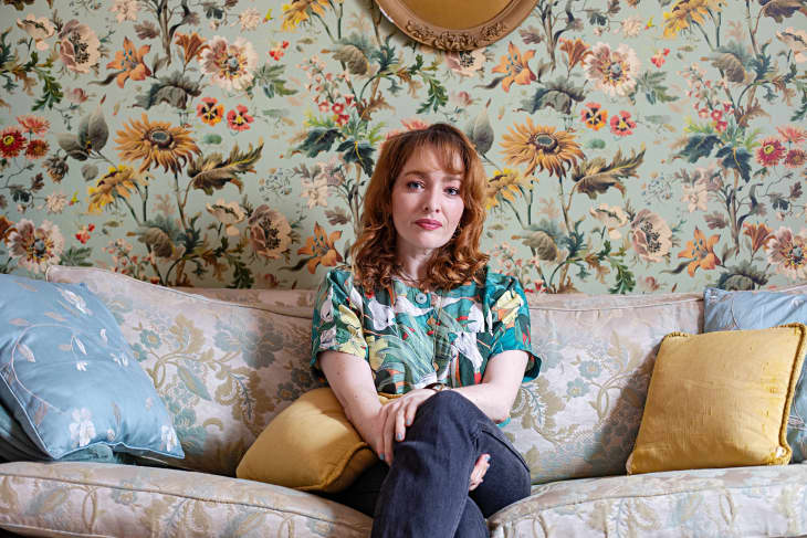 See Inside Singer Georgia Mooney’s Wallpapered Apartment | Apartment ...