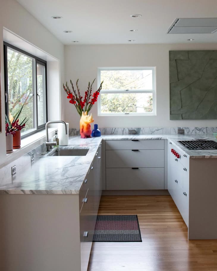 A Renovation Majorly Improves This 1990s Kitchen's Flow (It's So Much ...