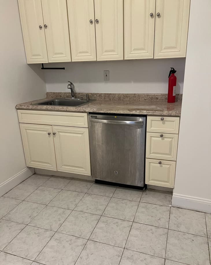 A $1,200 Redo Makes a Rental Kitchen Work for a Family of 5 | Apartment ...