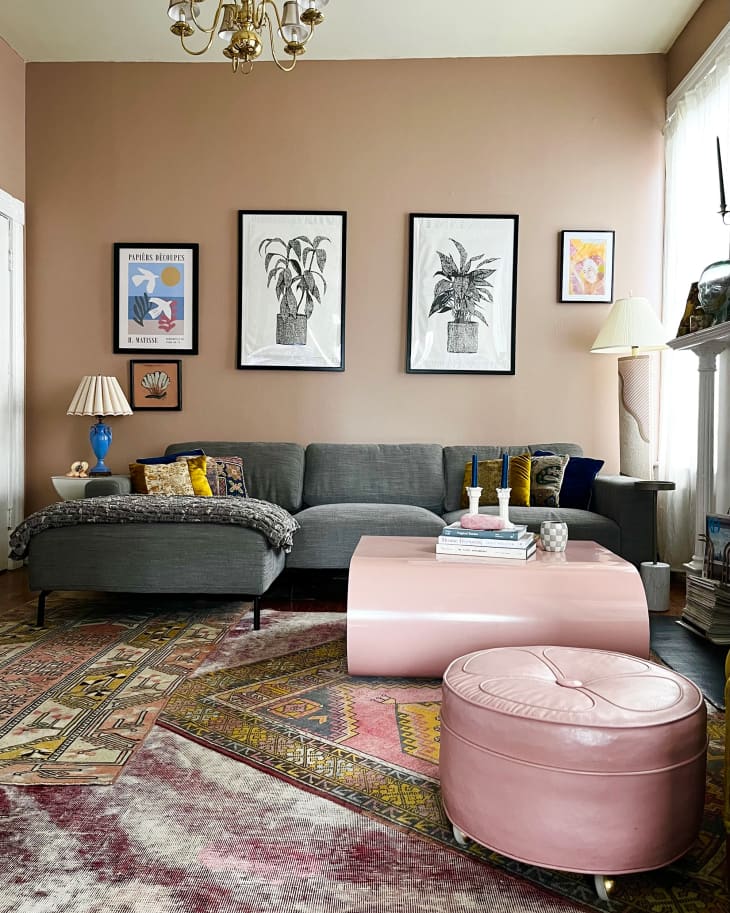 A Plain Living Room’s Makeover Creates a “Warm Glow” (Instantly ...