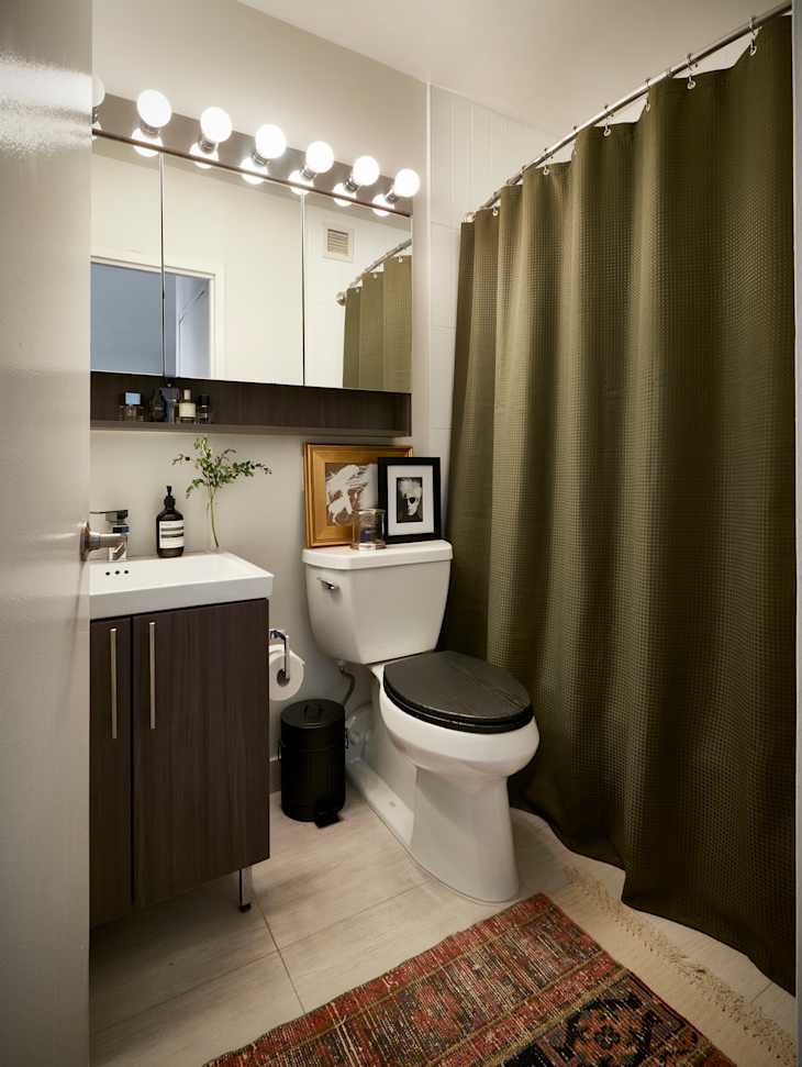 See Inside a Small Hell’s Kitchen Rental Apartment | Apartment Therapy