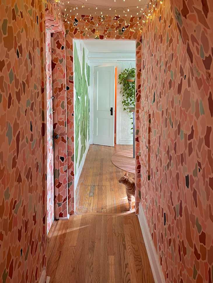 See Inside an Artist’s Dreamy Mural-Filled Chicago Apartment ...