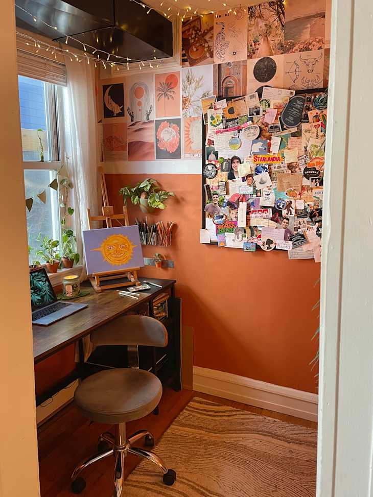 See Inside an Artist’s Dreamy Mural-Filled Chicago Apartment ...