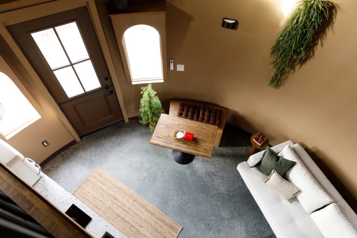 See Inside a Giant Flower-Pot Shaped Airbnb House in Idaho | Apartment ...