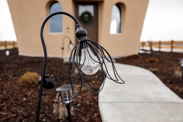 See Inside a Giant Flower-Pot Shaped Airbnb House in Idaho | Apartment ...