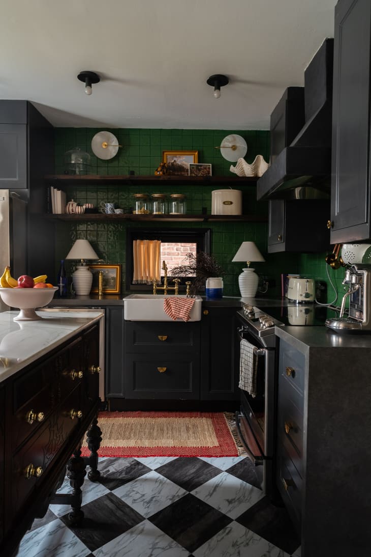 See a Cookie Cutter Kitchen Get a Dramatic Green and Black Makeover ...