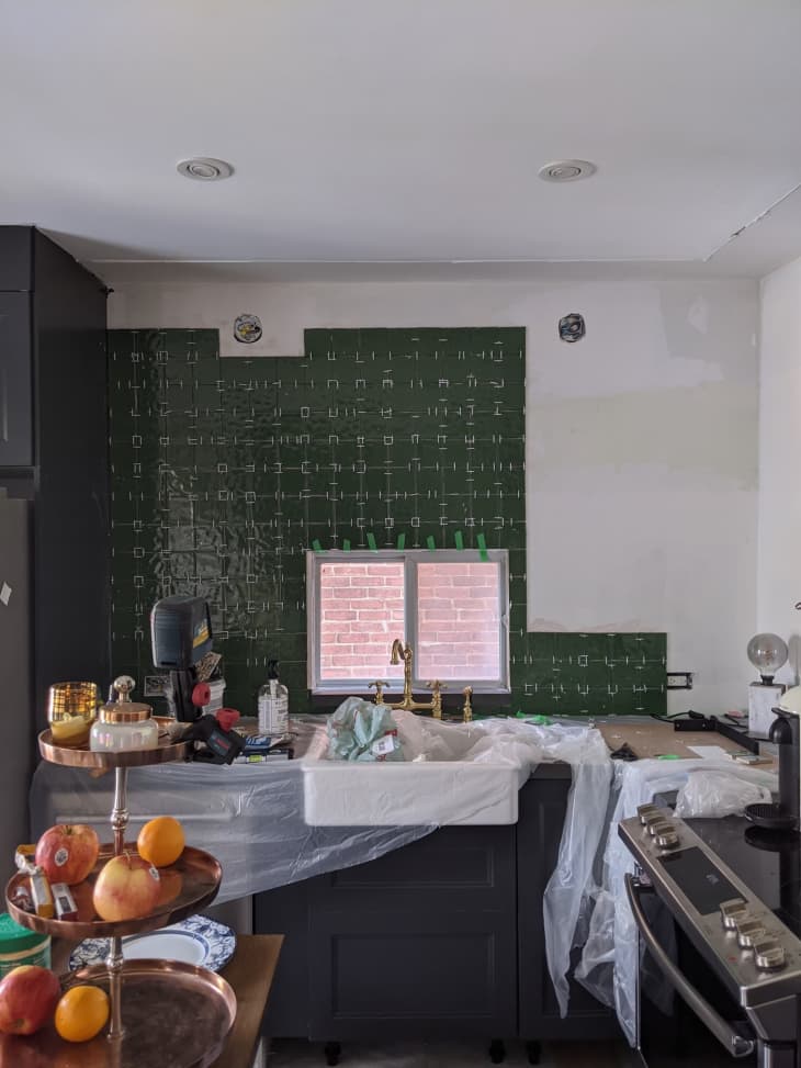 See a Cookie Cutter Kitchen Get a Dramatic Green and Black Makeover ...