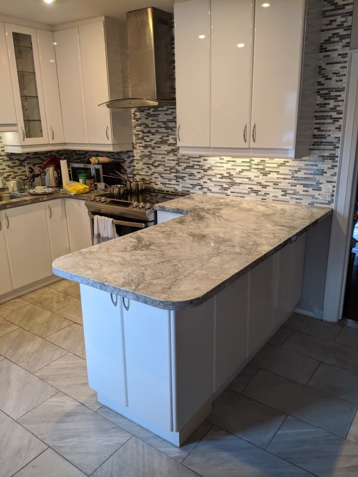 See a Cookie Cutter Kitchen Get a Dramatic Green and Black Makeover ...