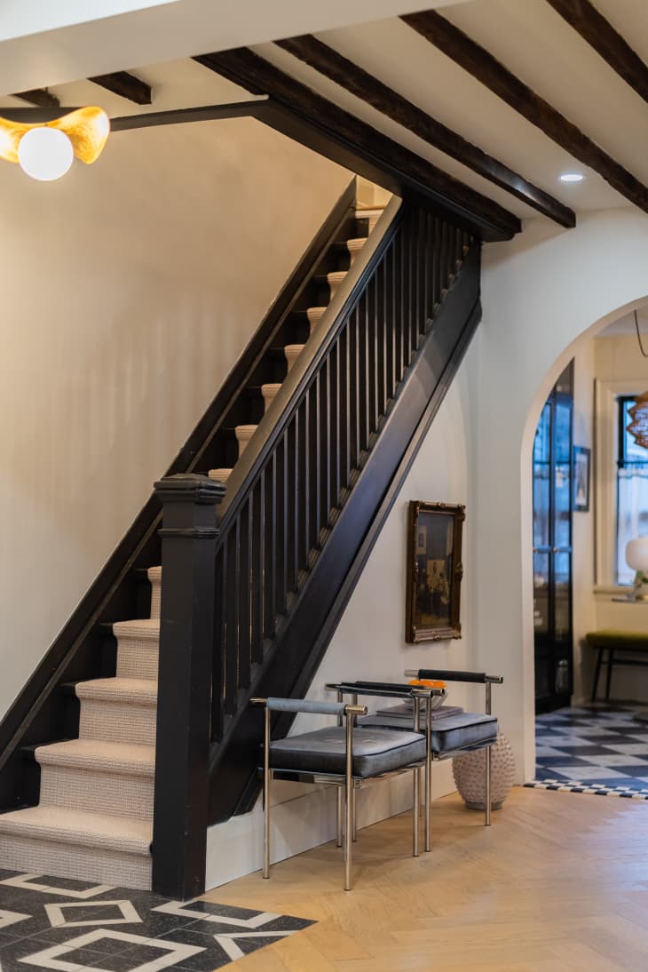 See How Homeowners Uncovered an Original 1920s Staircase | Apartment ...