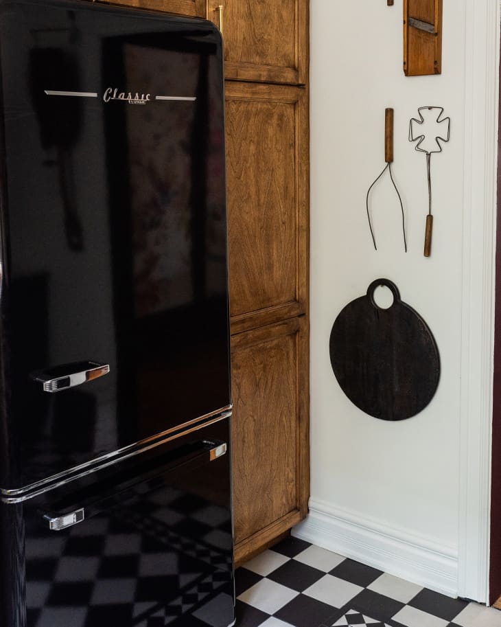 Dated ‘90s Cabinets Get a Black and Gold Makeover | Apartment Therapy