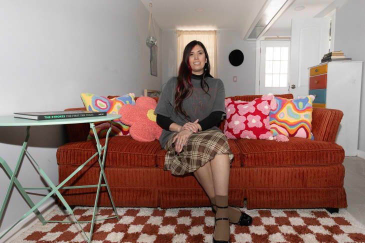 See Inside the Home With That Viral Jeremy Allen White Couch ...