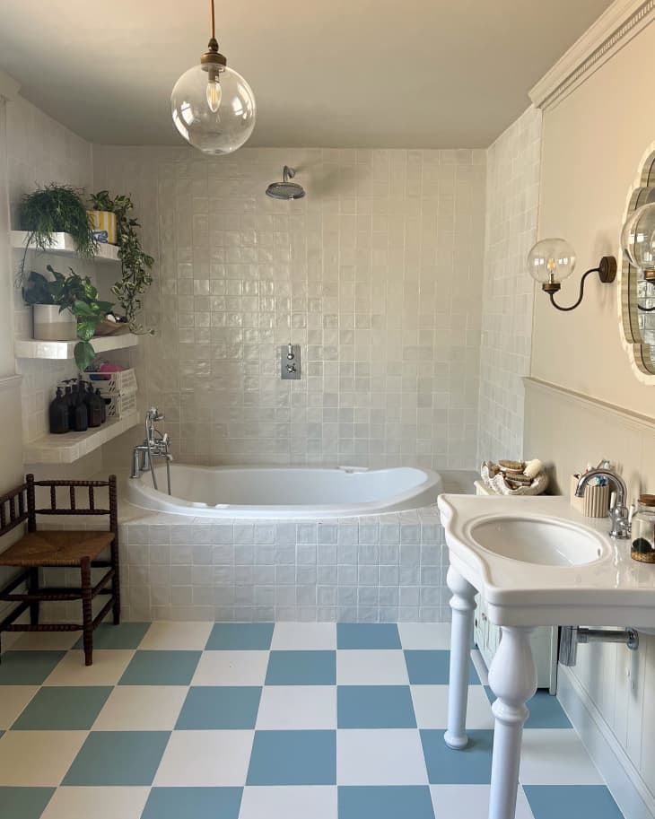 10 Tub and Shower Combinations That Are Functional and Chic | Apartment ...