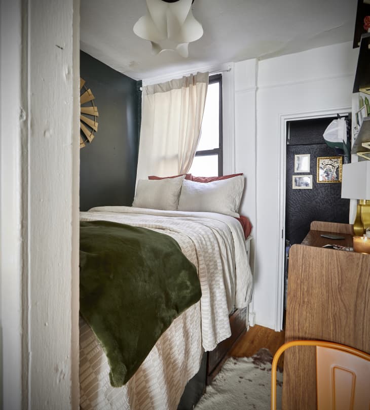 Tour a Tiny Hell's Kitchen Rental Studio With Smart Solutions ...