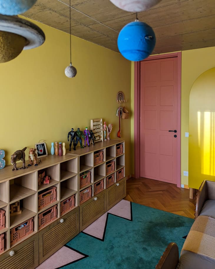 Tour This Kid’s Must-See Yellow Patterned Bedroom — Photos | Cubby