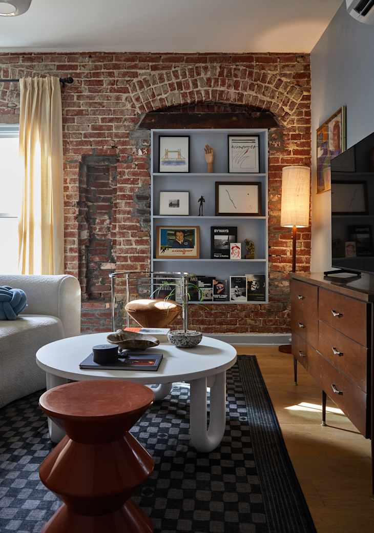 See Inside a Small LA Apartment in a 99-Year-Old Art Deco Building ...