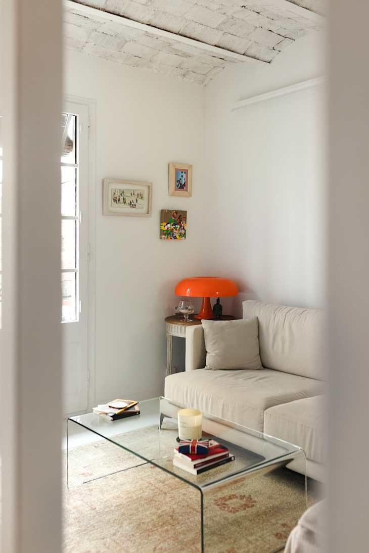 Tour a Small Renovated Spain Apartment with Vaulted Ceiling | Apartment ...