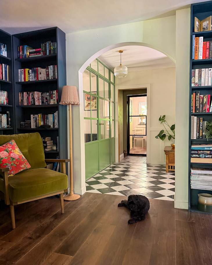 A Mostly DIY Renovation Updated This “Dark” English Cottage | Apartment ...