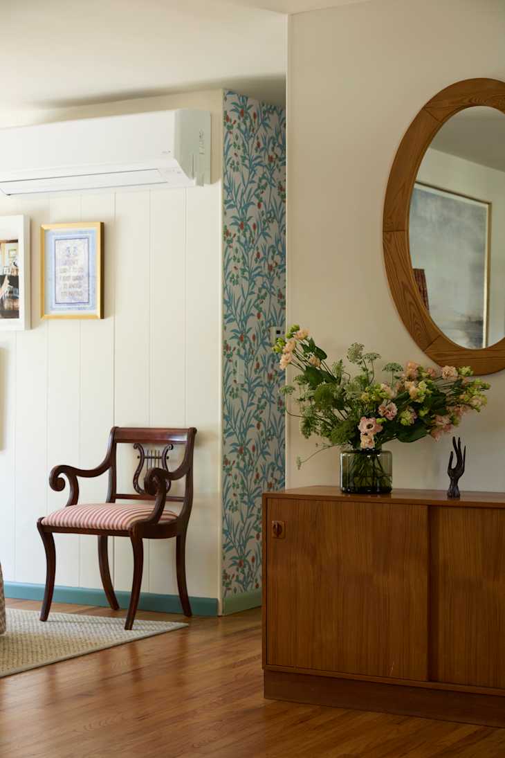 See Inside a Renovated Vintage 1960s Modern Coastal Cottage | Apartment ...