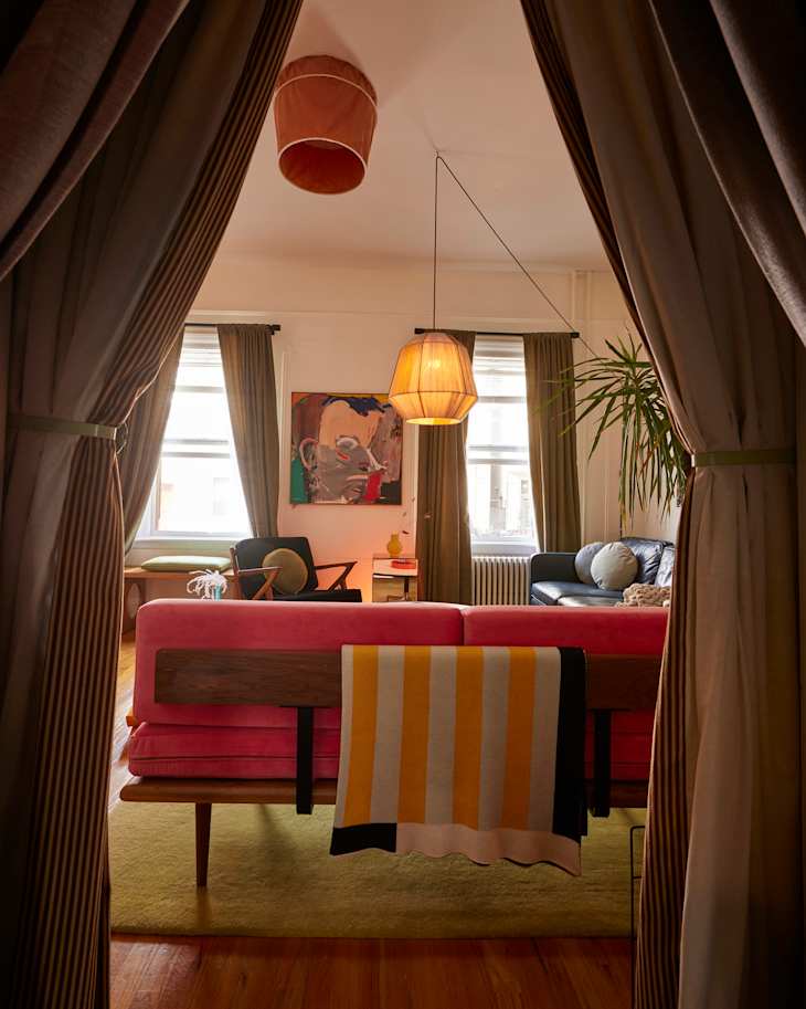 A 115-Year-Old Living Room Gets a Warm, Renter-Friendly Redo ...