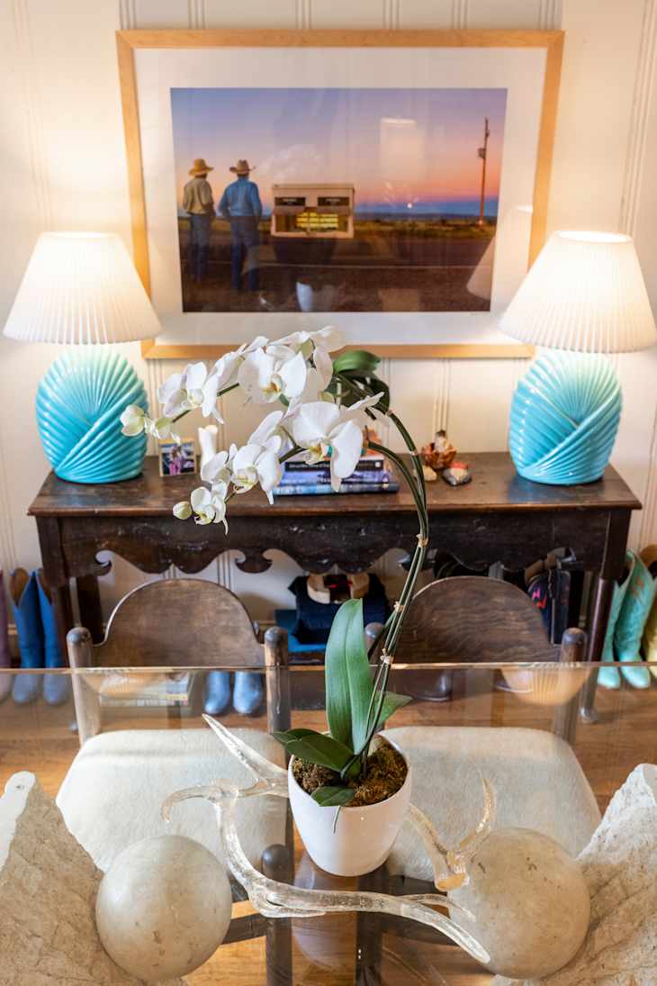 Tour Lizzy Bentley’s, of CITY Boots, Fab Fort Worth Home | Apartment ...