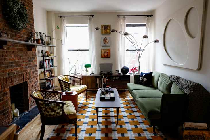 Step Inside This Cozy 375 Square Foot New York City Apartment ...
