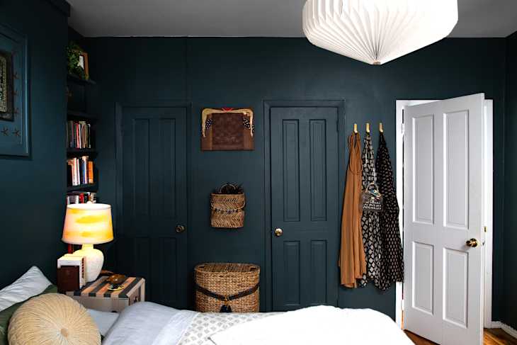 Dreamy Bedroom Makeover w/ Farrow & Ball’s Inchyra Blue Paint ...