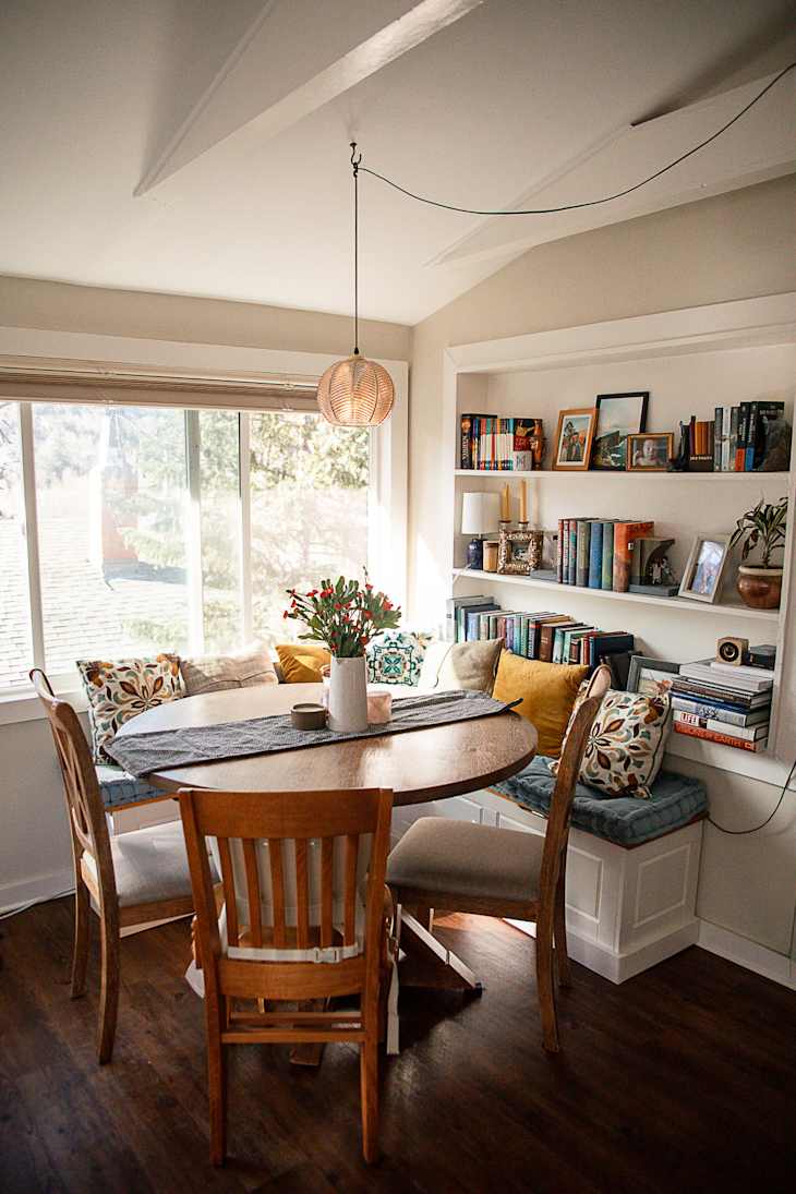 Tour a 650-Square-Foot Cabin That Works for a Family of 3 | Apartment ...