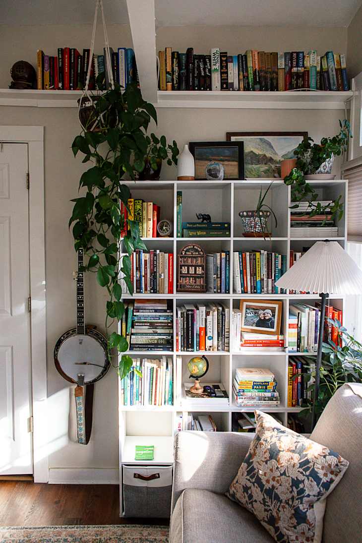 Tour a 650-Square-Foot Cabin That Works for a Family of 3 | Apartment ...
