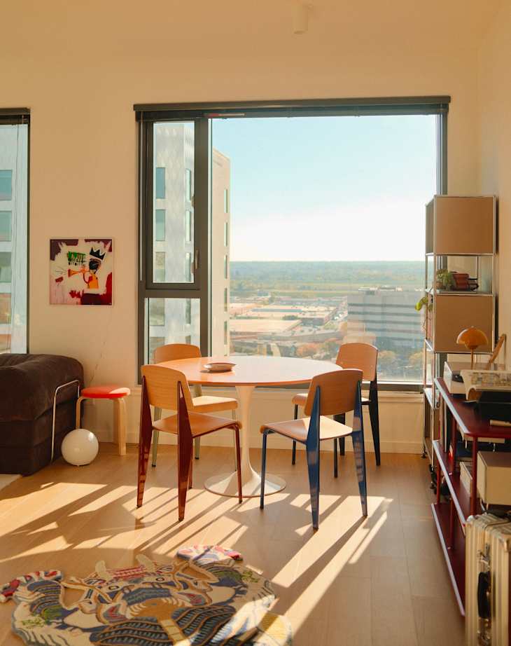 Tour a Warm and Cozy High-Rise Dallas Apartment Tour | Apartment Therapy