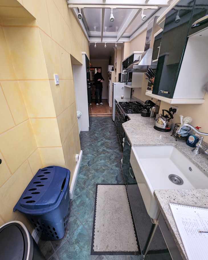 This “Dated, Undesirable” 2000s Kitchen Got a Gorgeous Green Makeover ...