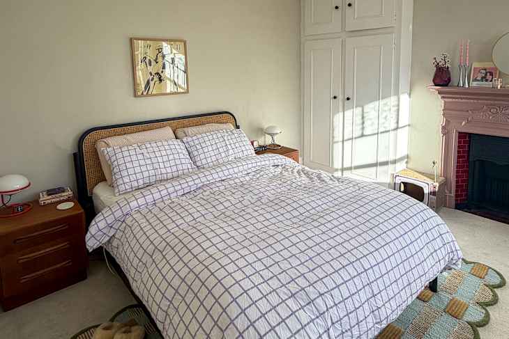 See Inside a Small, Bland London Flat Turned Colorful Home | Apartment ...