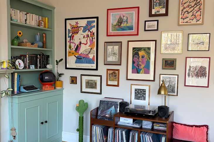 See Inside a Small, Bland London Flat Turned Colorful Home | Apartment ...