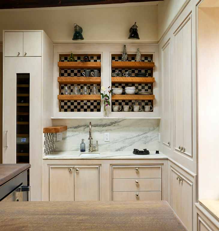 White Kitchens Need to Try the “Splash Method” in 2026 | Apartment Therapy