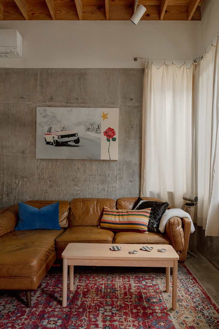 Tour Cody Gould's Industrial Style Austin Rental Apartment | Apartment ...