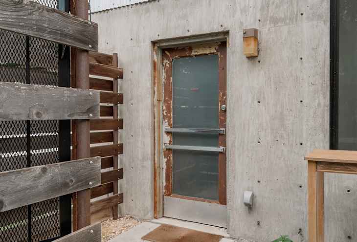 Tour Cody Gould's Industrial Style Austin Rental Apartment | Apartment ...