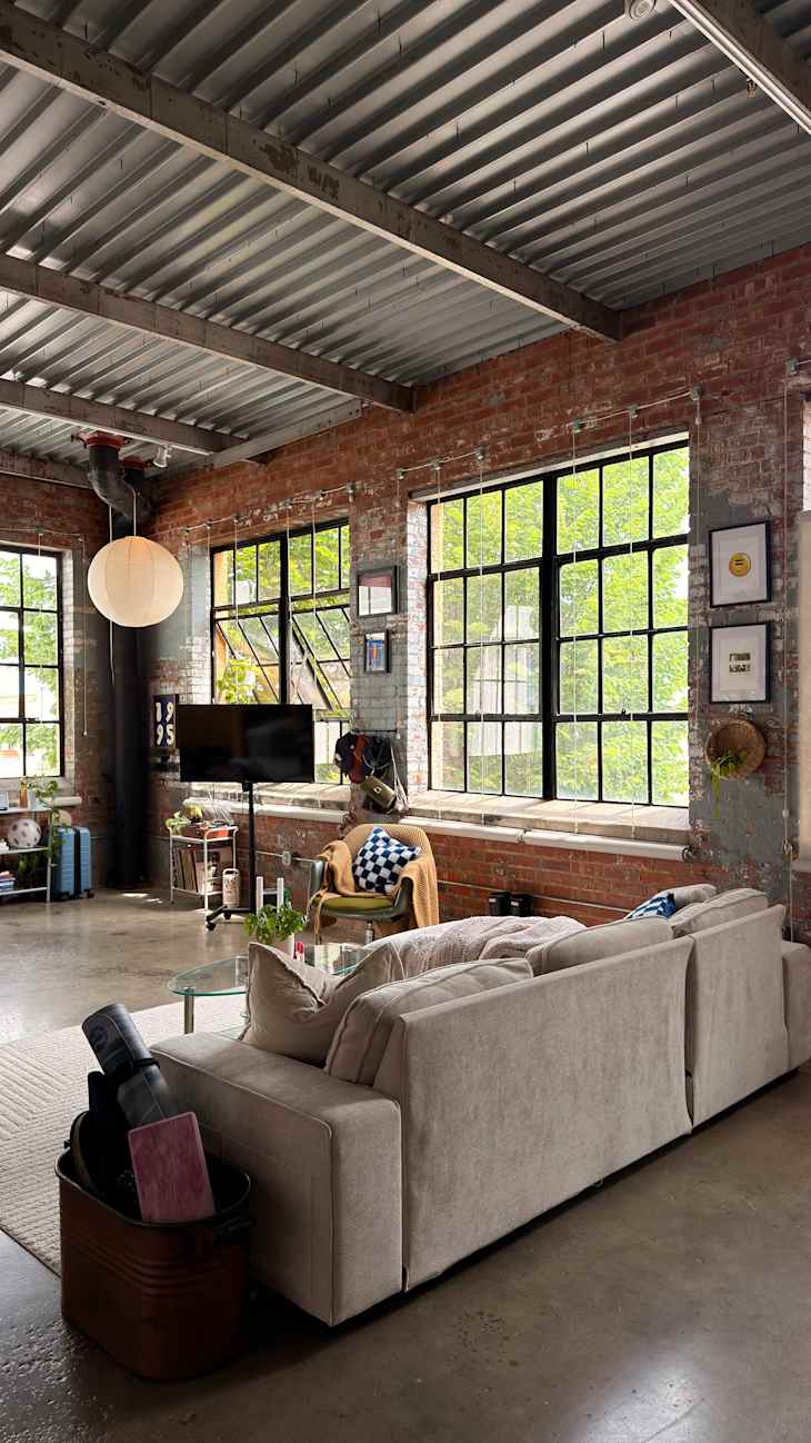 An Industrial Loft Feels More Like a Cozy 1990s Sitcom Than a Studio ...