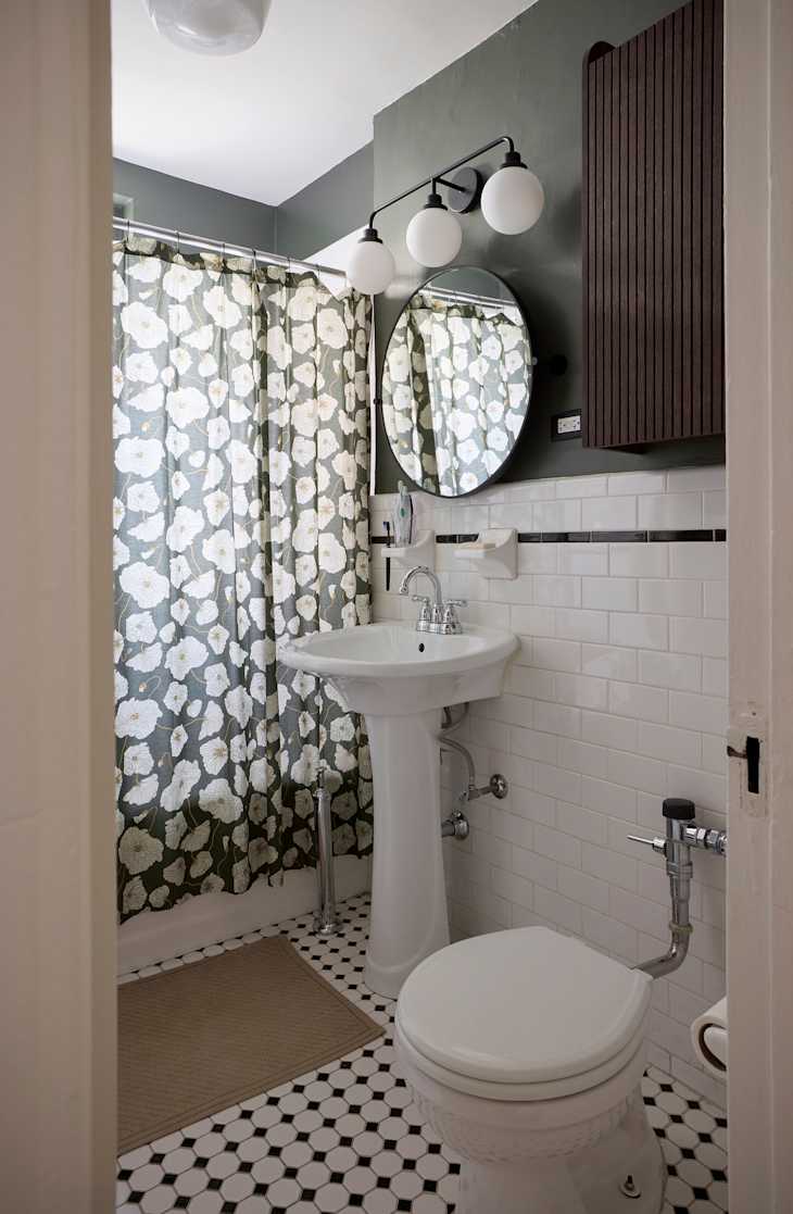 Small Bathroom Ideas: 60 Tips for Genius Design | Apartment Therapy