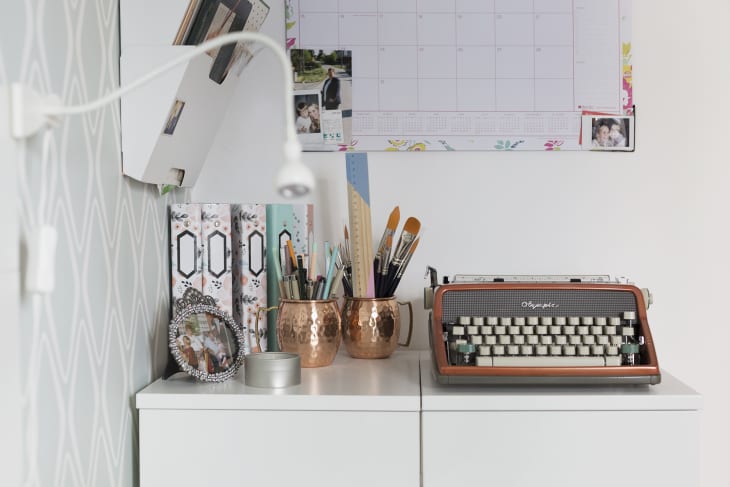 How to Decorate With Typewriters - Vintage Typewriter Design Ideas ...