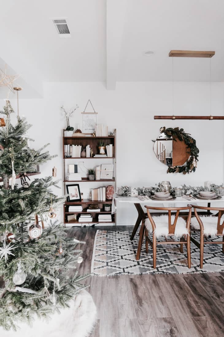 A Dallas Condo Decked Out for Christmas Decor | Apartment Therapy