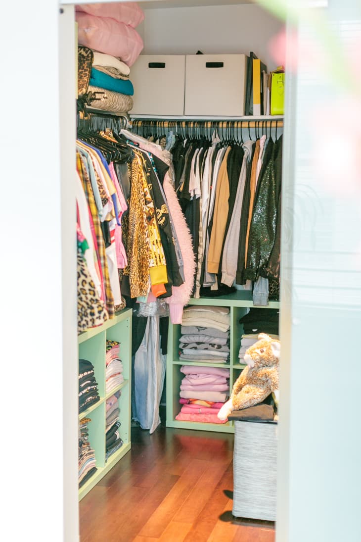 How to Sell and Donate Old Clothes — Closet Clean-Out Guide | Apartment ...