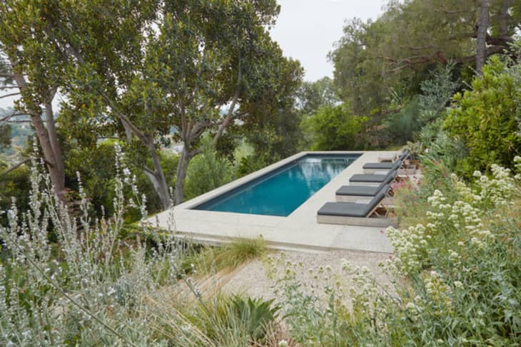 9 Cool Black Bottom Pools - Photos of Amazing Pools with Dark Floors ...