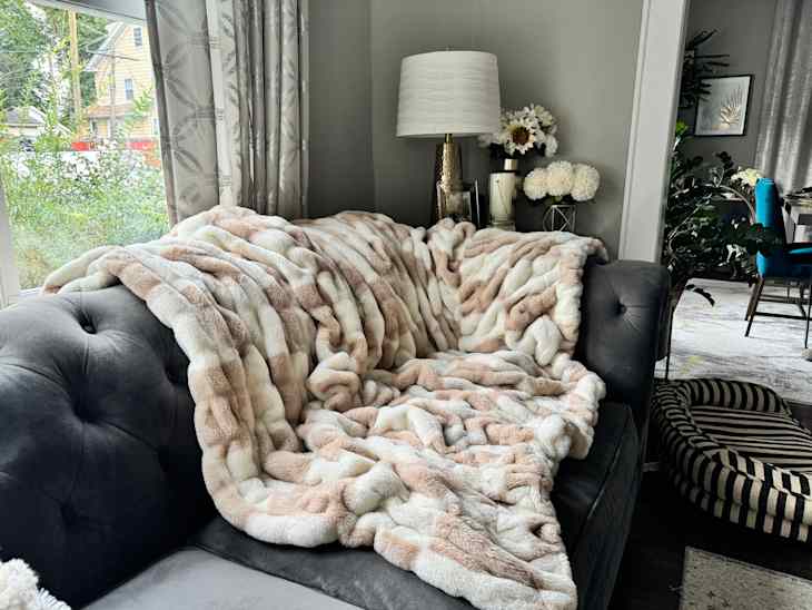 Viral Lola Blanket Review 2025 (Tested with Photos) | Apartment Therapy