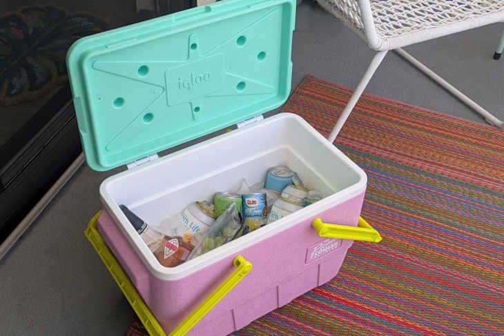 This Igloo Retro Picnic Basket Cooler Is a Summertime Staple ...